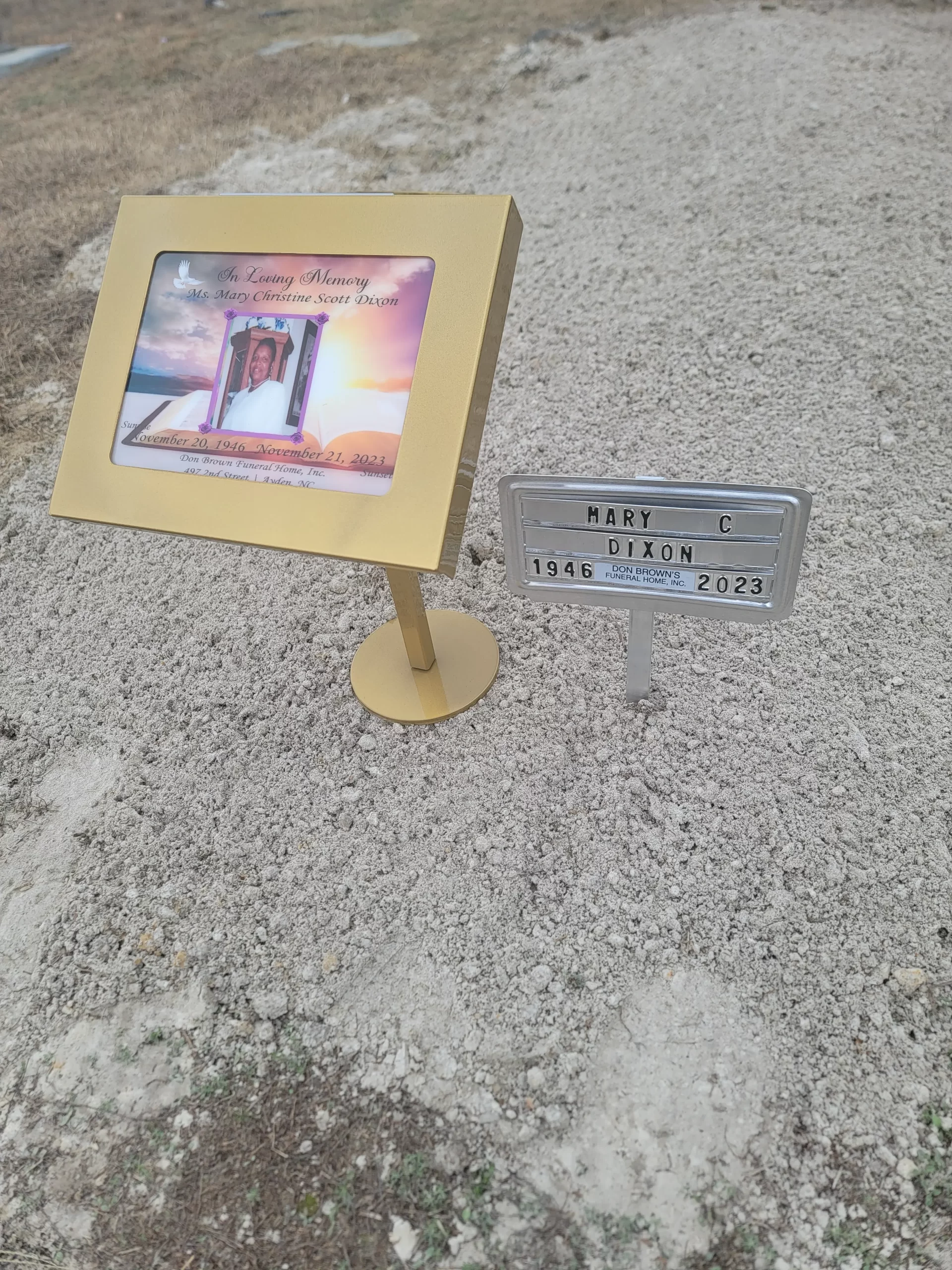 Preserving Memories: 5 Ways Temporary Grave Markers Bring Comfort ...